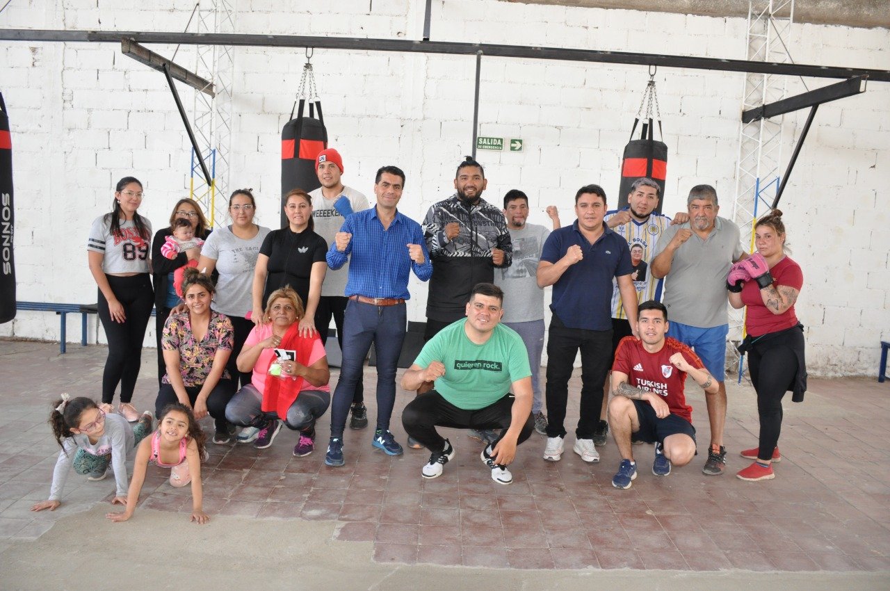 Comenzó a funcionar el gimnasio de boxeo en Juventud Unida de Santa ...