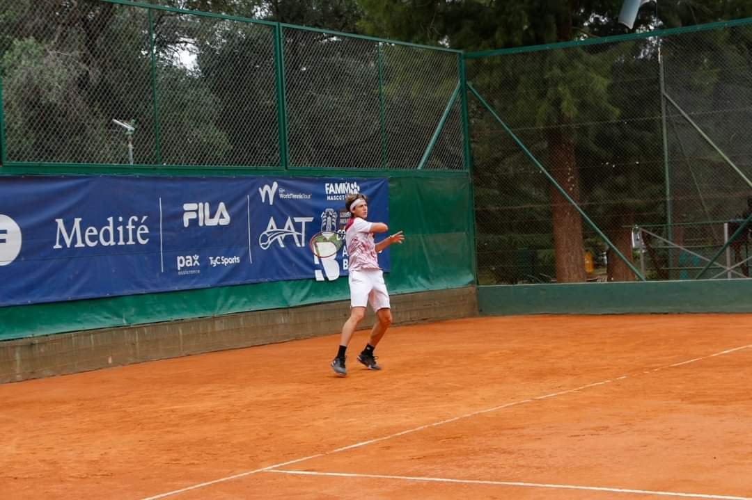Una de cal y una de arena para La Serna en su debut en el Torneo M15 de ...